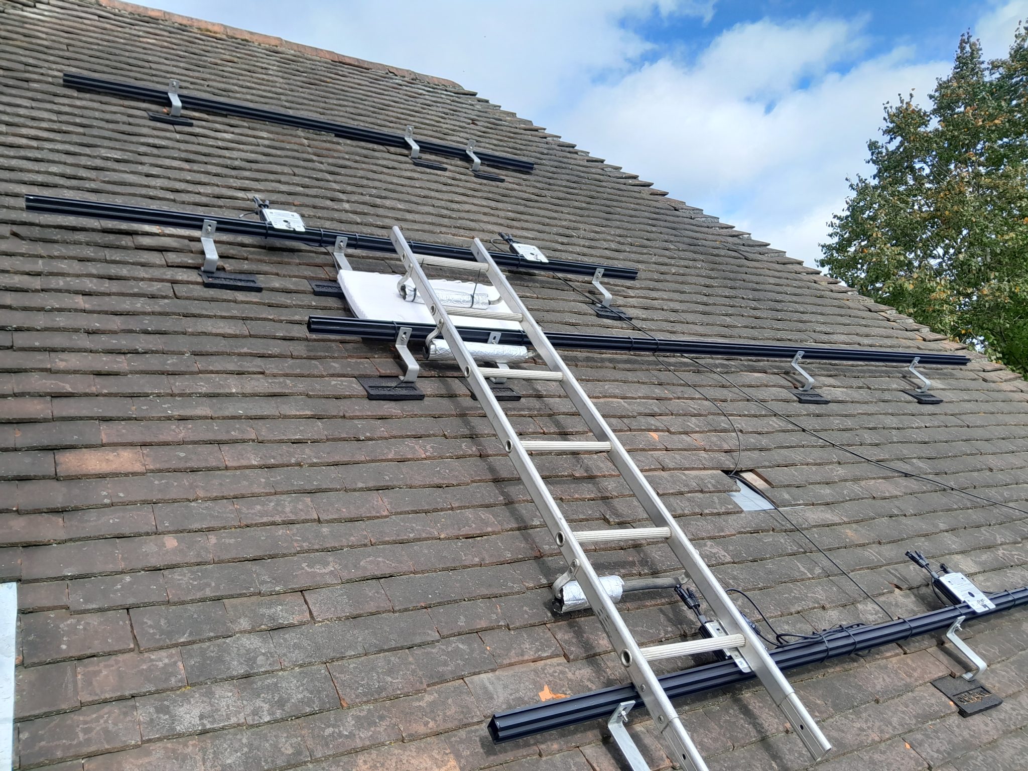 10 REC Panel PV Modules with 9.5kWh battery storage - Tethys Energy