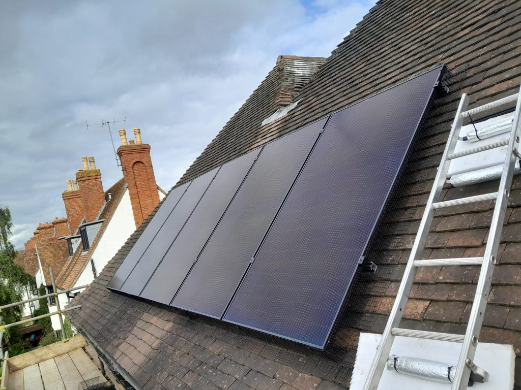 10 REC Panel PV Modules with 9.5kWh battery storage - Tethys Energy